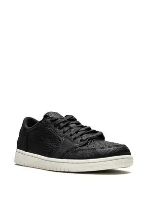 JORDAN Air 1 Retro Low Sneakers - Black