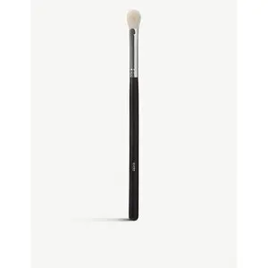 MORPHE M433 Pro Firm Blending Fluff Brush