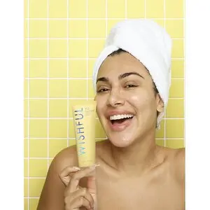 HUDA BEAUTY Wishful Yo Glow Enzyme Scrub