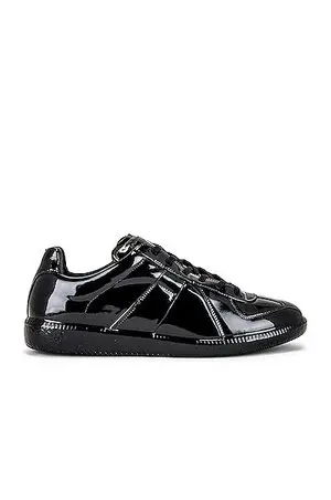 MAISON MARGIELA Maison Margiela Replica In White Black