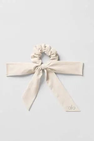 Alo Yoga Love Knots Tie Scrunchie Bone