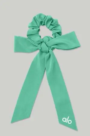 Alo Yoga Love Knots Tie Scrunchie Lettuce