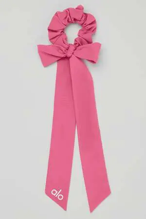 Alo Yoga Love Knots Tie Scrunchie - Pink Fuchsia