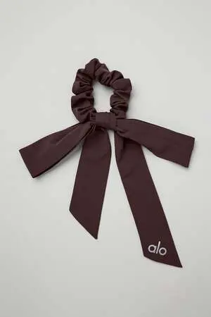 Alo Yoga Love Knots Tie Scrunchie Raisin