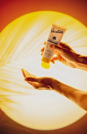 VACATION Classic Lotion Broad Spectrum Spf 30 Sunscreen - No Color
