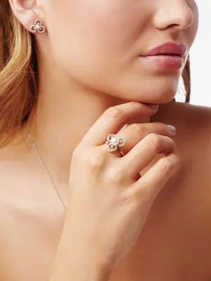 Yoko London 18kt White Gold Petal Pearl And Diamond Ring