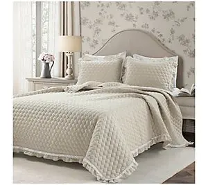 LUSH DECOR Ella Shabby Chic Ruffle Lace Quilt King - One-color