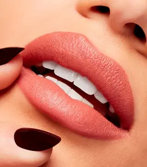 MAC COSMETICS Powder Kiss Velvet Blur Slim Stick - Nude