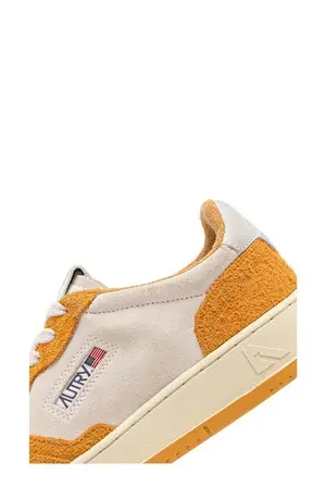 AUTRY Medalist Low Top Sneakers - Orange