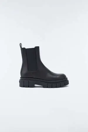 Mackage Shearling-lined Leather Chelsea Boot - Black