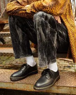 Dr. Martens Smiths Vintage Smooth Leather Dress Shoes In Black - 39% Off |  Editorialist