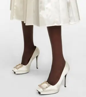 ROGER VIVIER Flower Strass Platform Pumps