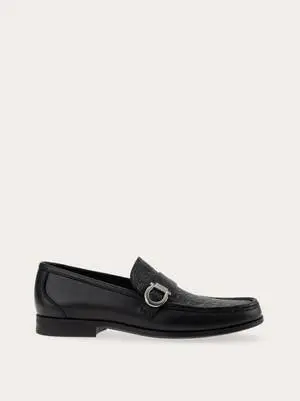 FERRAGAMO Moccasin With Gancini Ornament - Black