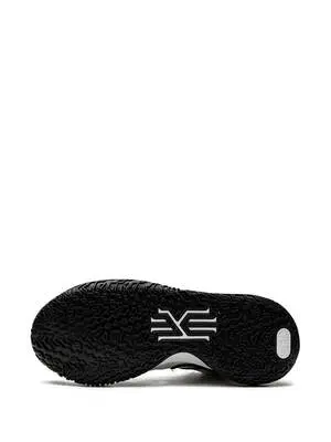 Nike Kyrie 4 Low Tb Sneakers