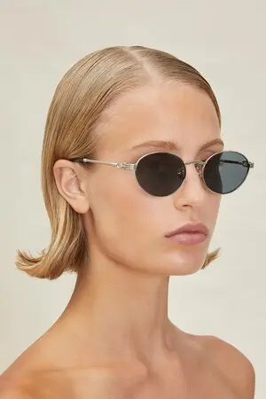 Devon Windsor Memphis Oval Sunglasses - Black
