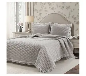LUSH DECOR Ella Ruffle Lace Quilt 3-pc Set King - One-color
