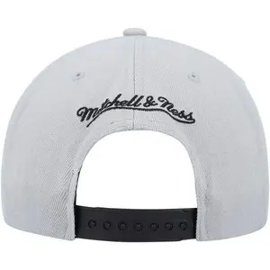Mitchell & Ness Gray Chicago Bulls Day One Snapback Hat