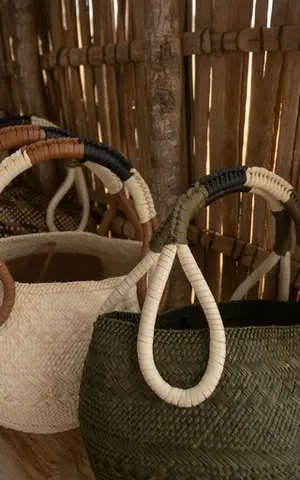 Johanna Ortiz Tejiendo Esperanzas Iraca Palm Top Handle Bag
