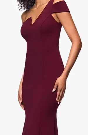 Betsy & Adam One-shoulder Scuba Crepe Gown - Burgundy