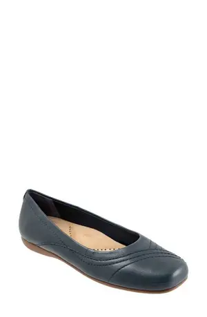 Trotters Paneled Shoes For Women