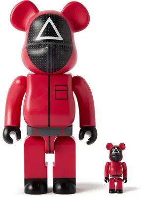 BE@RBRICK Squid Game Guard △ 100% 400% Printed Pvc Figurine Set