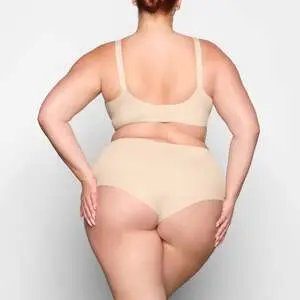 SKIMS Scoop Bralette | Light Neutral | Medium - Sand