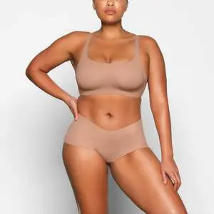 SKIMS Naked Scoop Bralette - Sienna