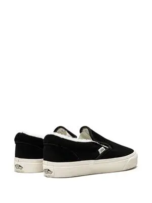 VANS Classic Slip-on Sneakers - Black