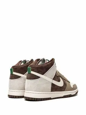 Nike Dunk High Light Chocolate Sneakers