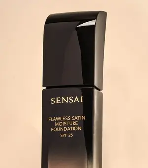 SENSAI Flawless Satin Moisture Foundation