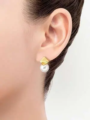 TASAKI 18kt Yellow Square Leaf Freshwater Pearl Stud Earrings