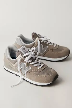 V New Balance