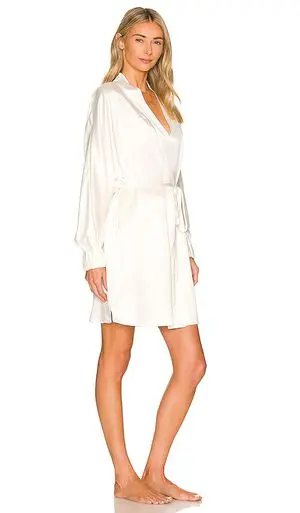 Lunya Washable Silk Robe In White - Tranquil White