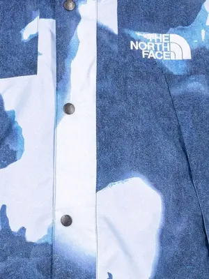 Supreme X The North Face Bleached Denim Print Mountain Jacket - Blue