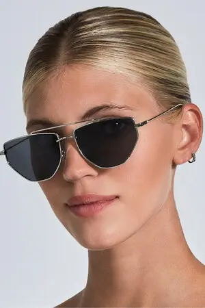 Devon Windsor Devon Windsor Rio Sunglasses Black / Red