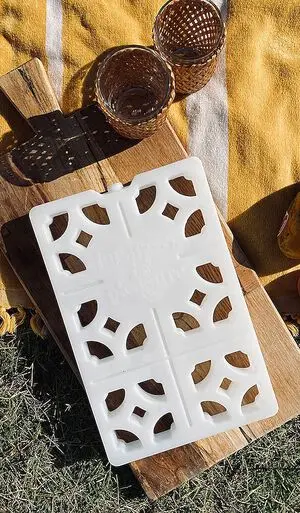 BUSINESS & PLEASURE Ice Breezeblock