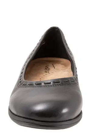 Trotters Dixie Leather Ballet Flat