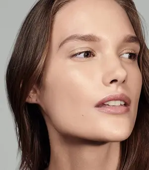 Estée Lauder Futurist Hydra Rescue Moisturizing Foundation - Ivory