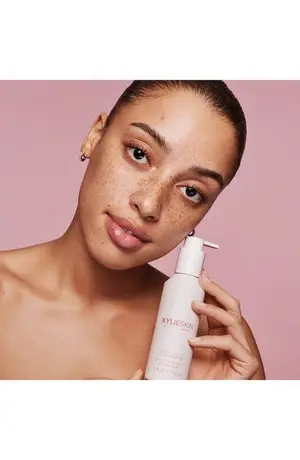 KYLIE COSMETICS Clarifying Gel Cleanser