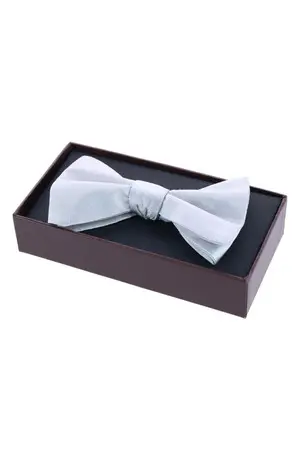 Trafalgar Sutton Pre-tied Silk Bow Tie - Silver