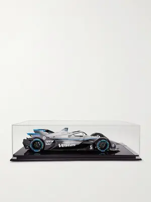 AMALGAM COLLECTION Mercedes-benz Eq Arrow 01 1:8 Model Car - Silver