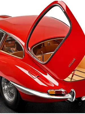 AMALGAM COLLECTION Limited Edition Jaguar E-type Series 1 1:8 Model Car