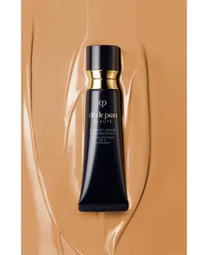CLE DE PEAU BEAUTE Radiant Cream Foundation Spf 25 - O50