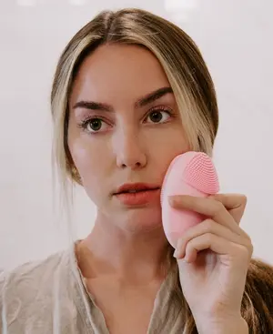 FANCII Isla Sonic Face Cleansing Brush - Pink