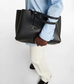 TOD'S Medium Leather Tote Bag - Black