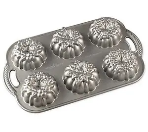 NORDICWARE Wreathlettes Pan & Powdered Sugar D Uster Set