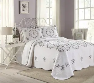 MODERN HEIRLOOM Gwen Queen Bedspread - One-color