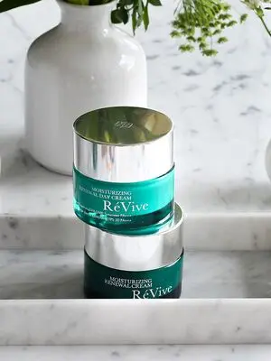 RÉVIVE Moisture Renewal Day Cream