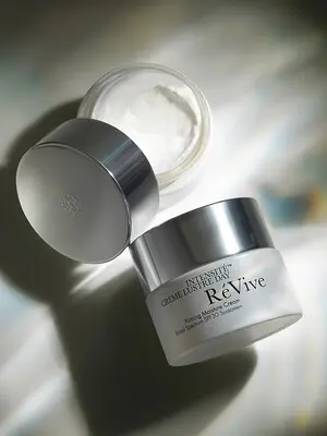 RÉVIVE Intensité Crème Lustre Day Firming Moisture Broad Spectrum 30 Sunscreen