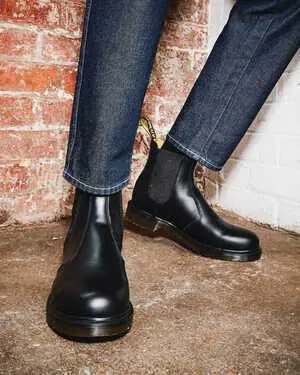 Dr. Martens 2976 Smooth Leather Chelsea Boots